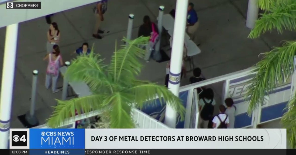 Day 3 of Broward high schools appears smoother after metal detector ...