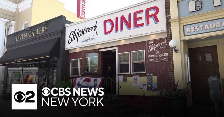Popular Long Island diner celebrates 100th birthday - CBS New York