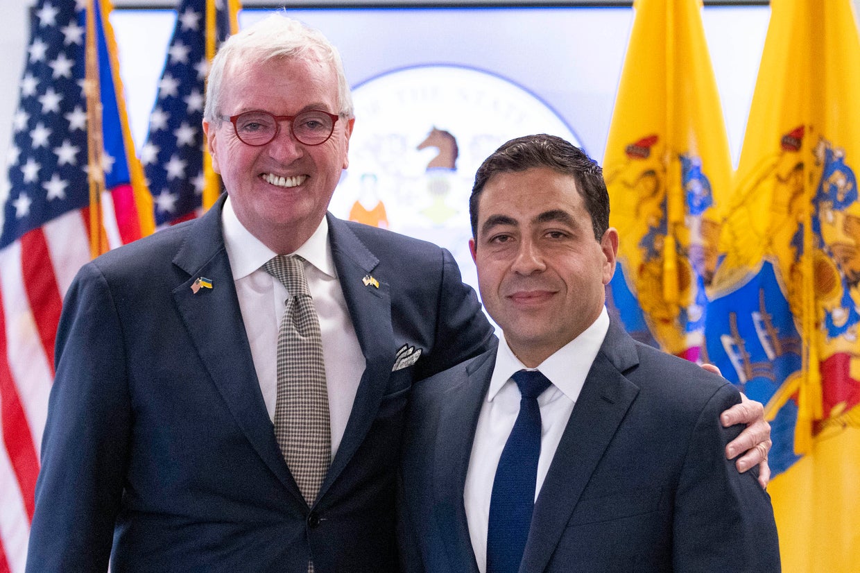 Sen. Bob Menendez's resignation takes effect - CBS New York