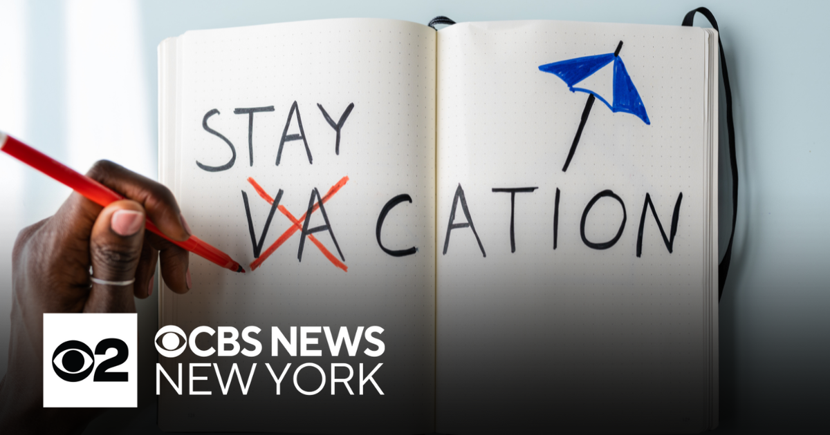 Benefits of taking a staycation before summer ends - CBS New York