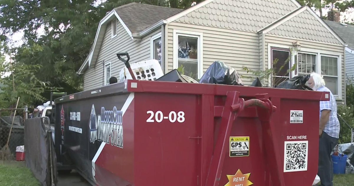 Volunteers help Detroit-area woman clear property of trash - CBS Detroit