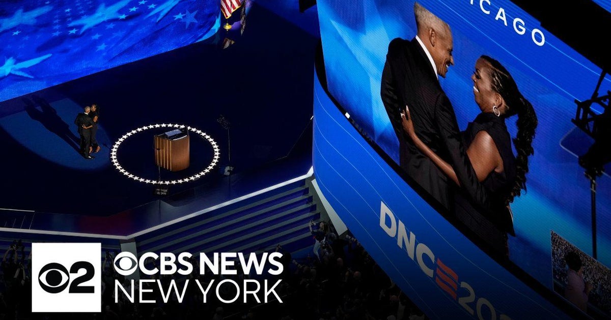 The Obamas take the stage for night 2 of DNC - CBS New York