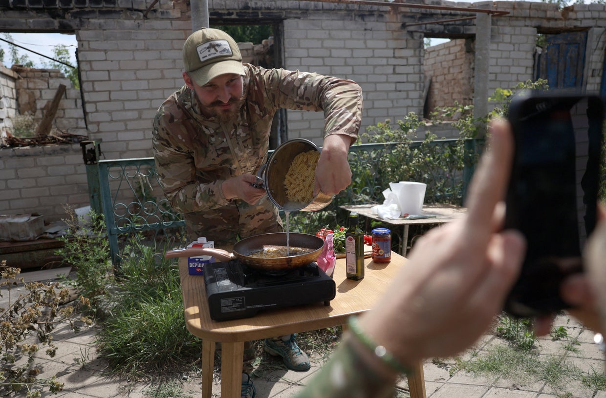 Meet Ukraine's "cook from the hell of war" mending spirits with a ...