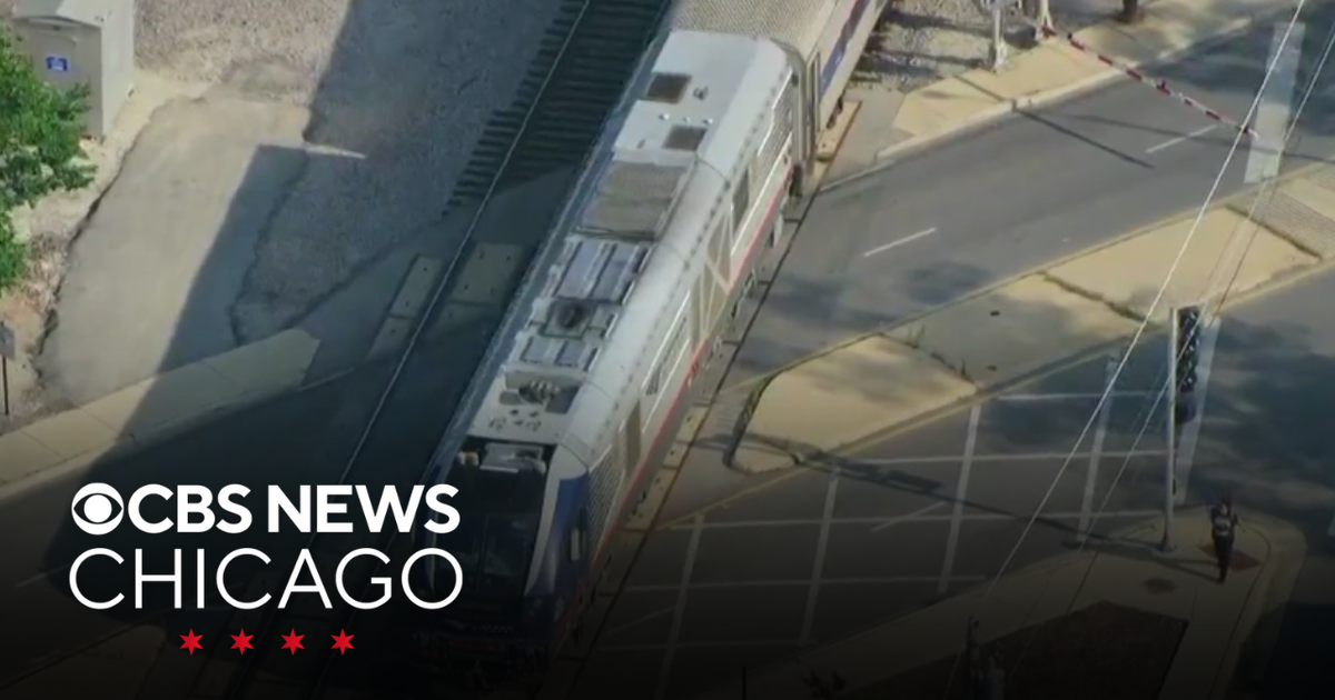 Metra disrupted after Amtrak train hits car on Chicago's Northwest Side ...