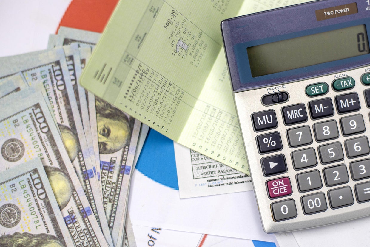 Is a balance transfer or debt consolidation better right now? Experts ...