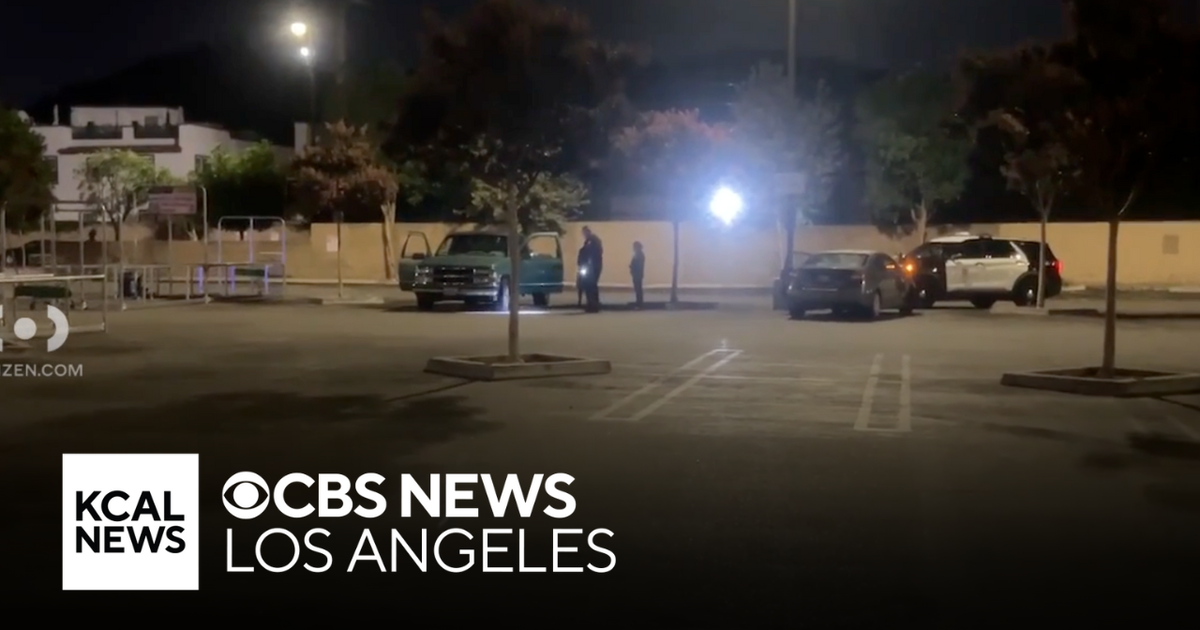 Food vendor fighting for life after being shot during attempted ...