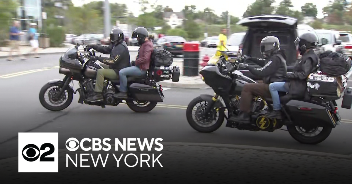 Labor Day weekend travelers report relatively smooth sailing - CBS New York