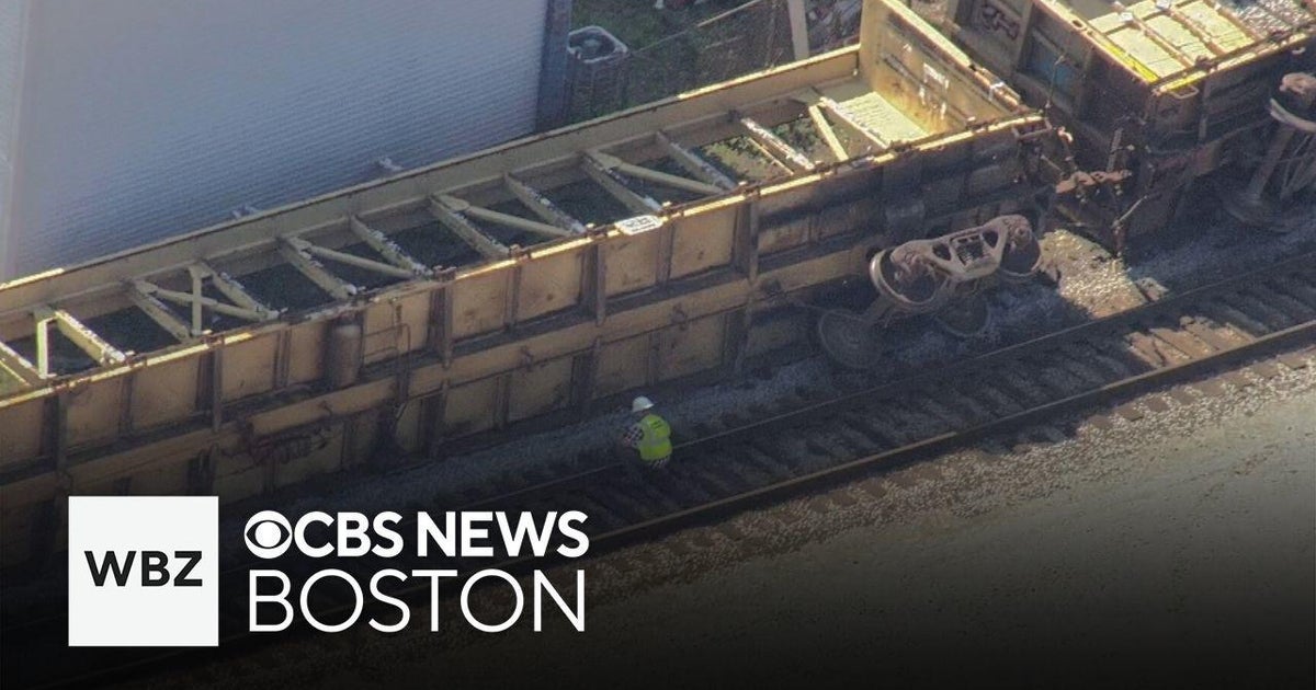 Massachusetts freight train derails, delaying traffic - CBS Boston