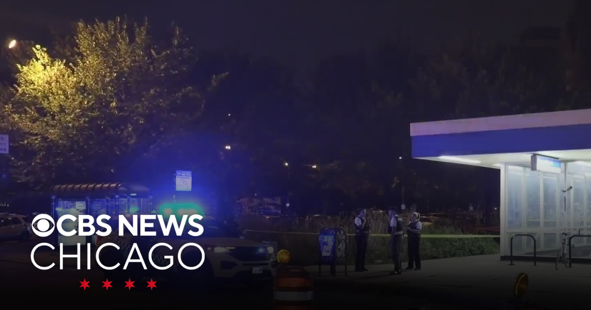Man shot near CTA Blue Line stop in Logan Square - CBS Chicago