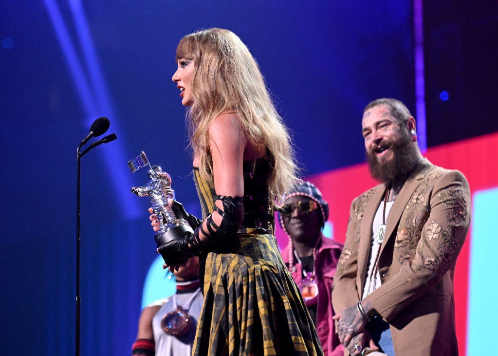 Taylor Swift wins big at 2024 MTV Video Music Awards - CBS News