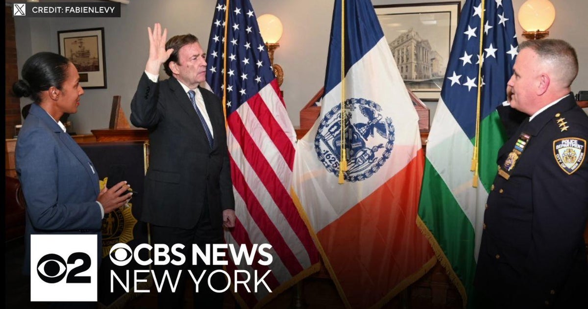 Interim NYPD Commissioner Tom Donlon takes oath of office - CBS New York