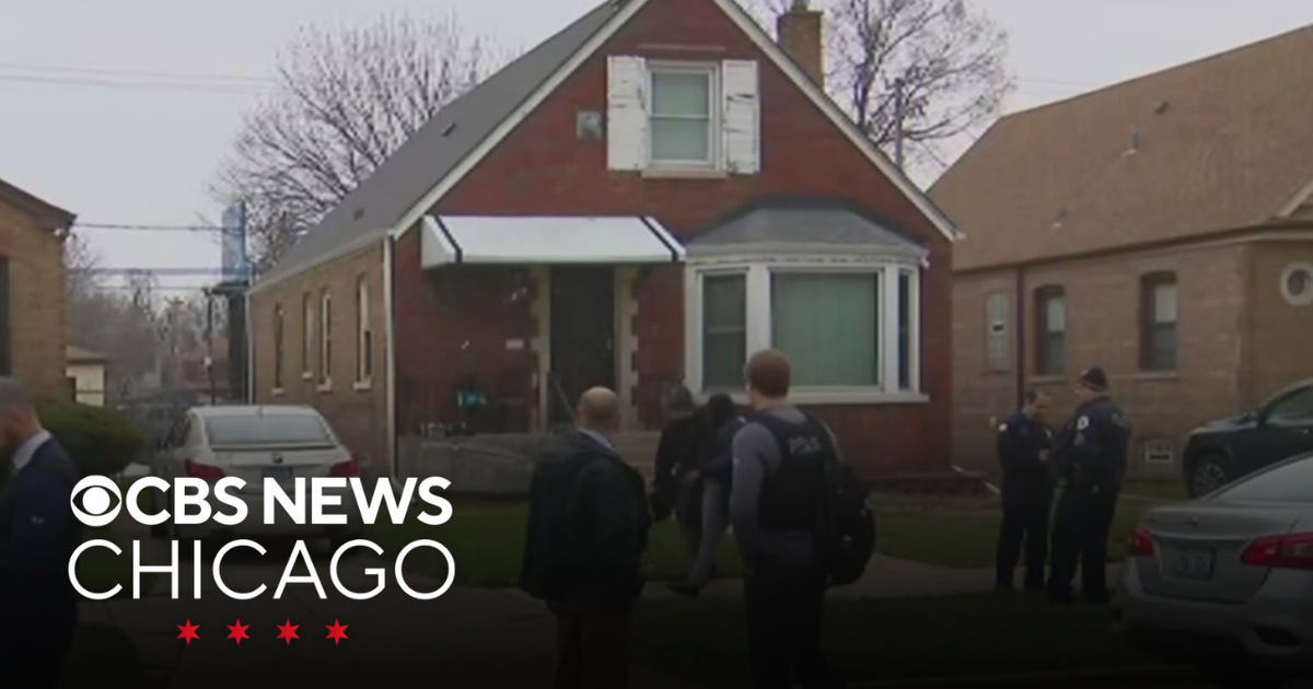 Man charged in 2022 triple murder inside Morgan Park home - CBS Chicago