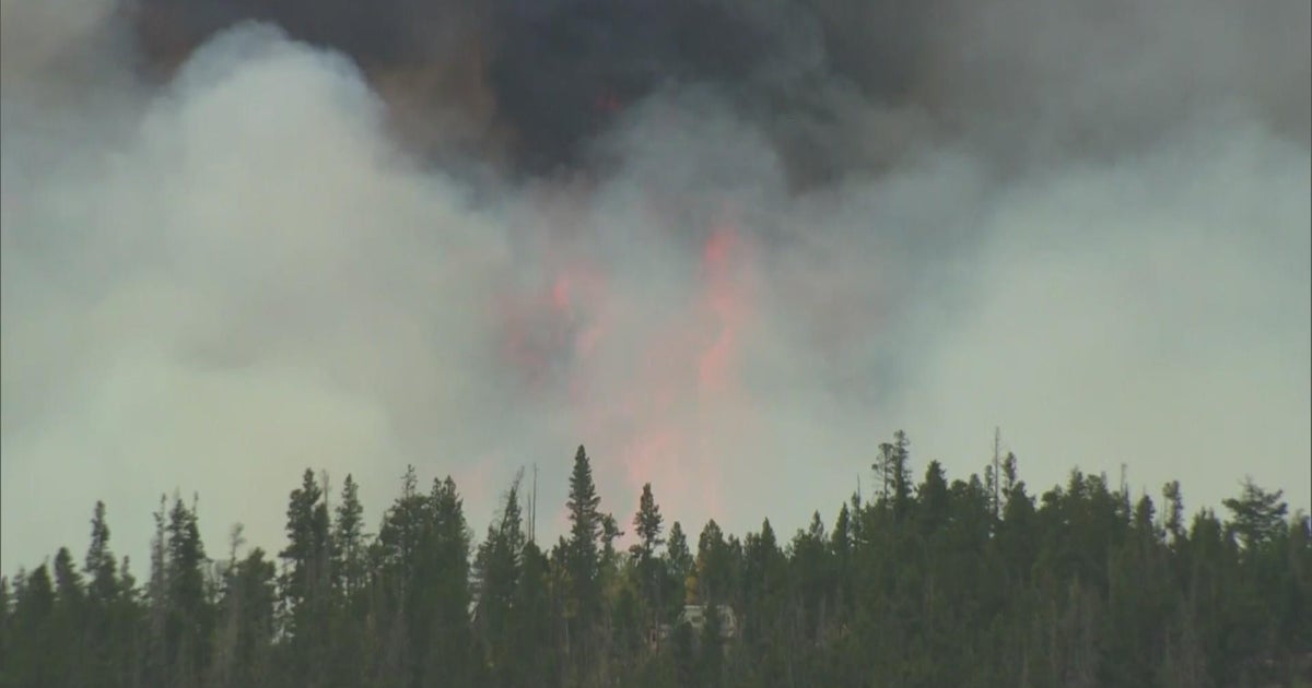 Pearl Fire burns in Colorado mountains - CBS Colorado