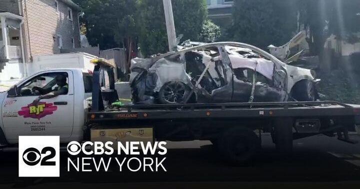 2 dead after Tesla crashes and explodes in White Plains - CBS New York
