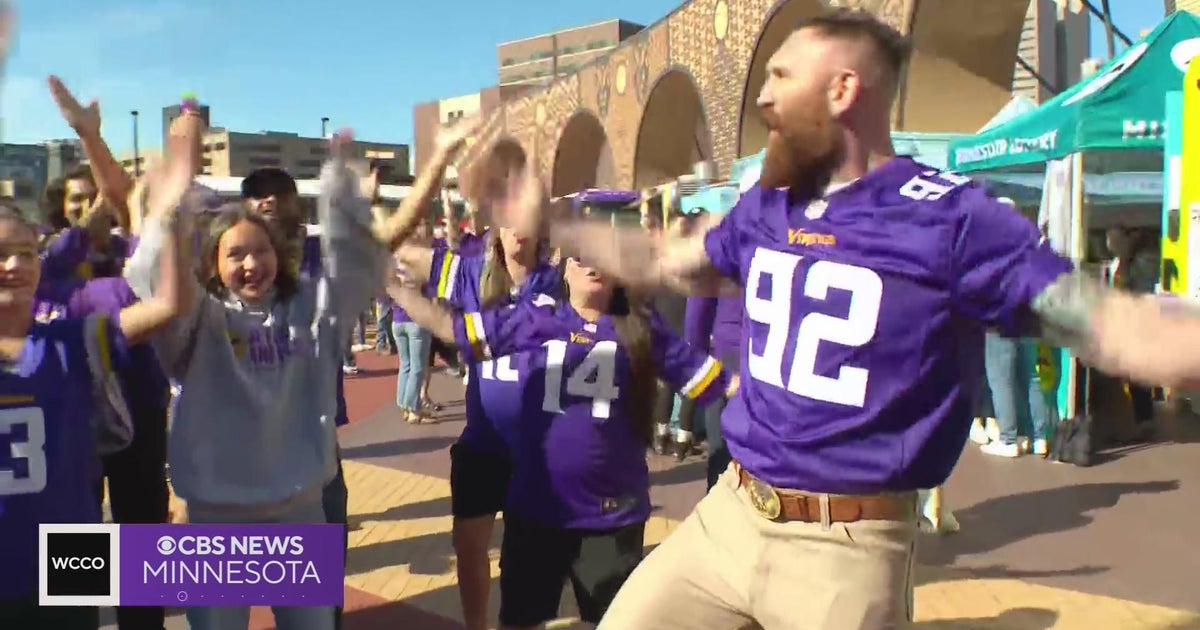 Devan Chandler Long joins WCCO's Vikings pre-game show - CBS Minnesota