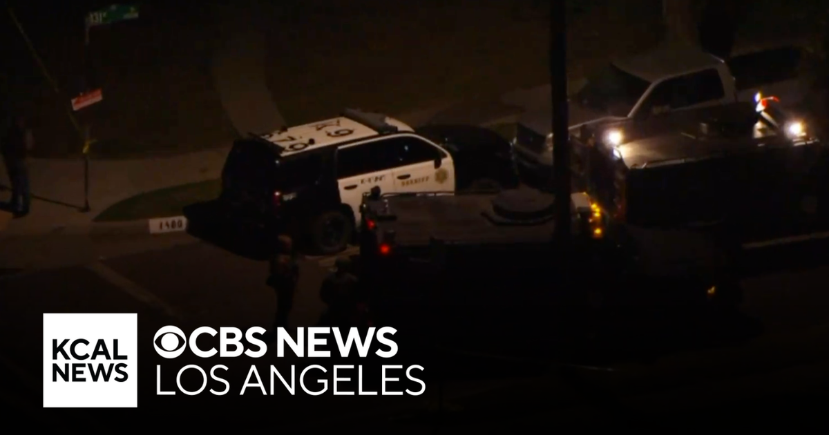 Deputies engaged in standoff with suspect in Compton - CBS Los Angeles