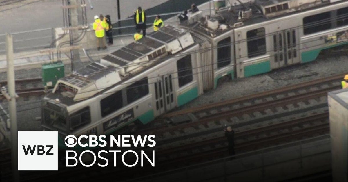 Train derailment still impacting commuters on MBTA Green Line - CBS Boston