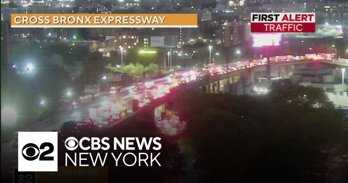Crash shuts down westbound lanes of Cross Bronx Expressway - CBS New York
