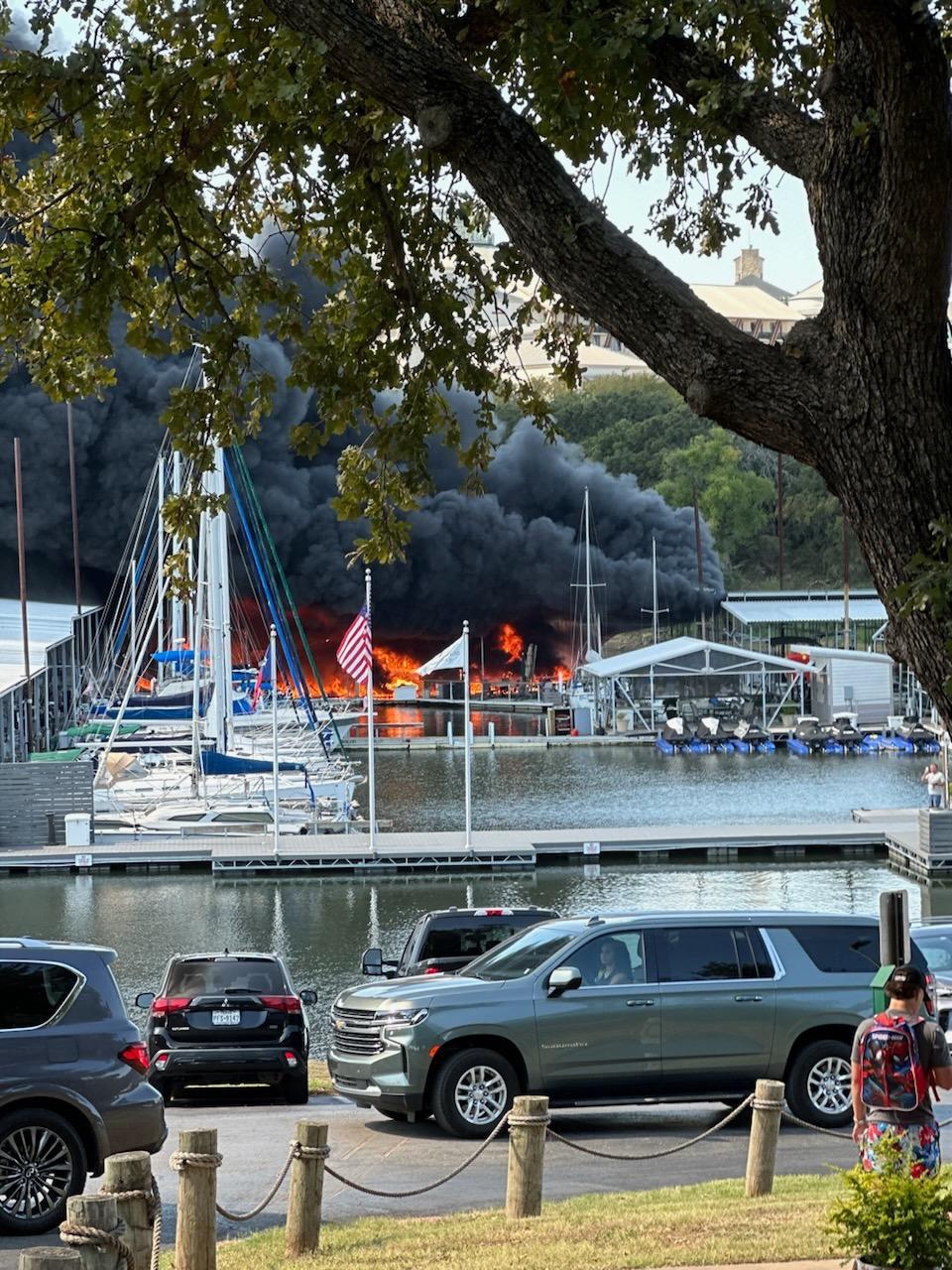 Multiple boats damaged in fire at Grapevine Lake marina, one injured ...