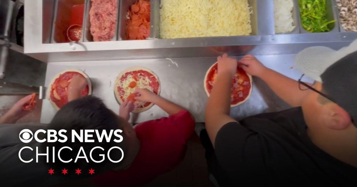 CPS students getting a life lesson in pizza - CBS Chicago