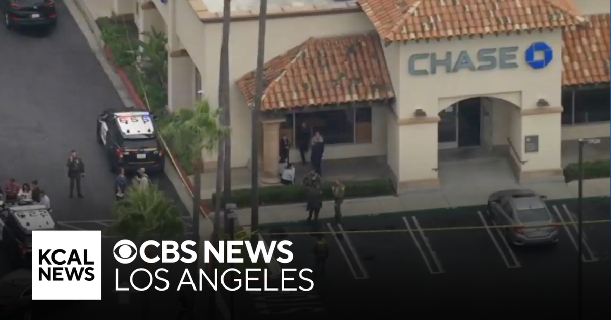 Suspect opens fire on teller during bank robbery in Orange County ...