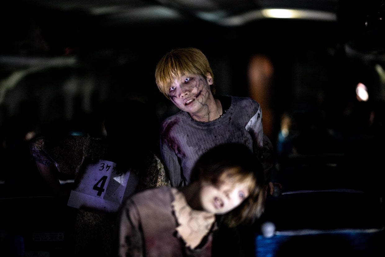 Japan "zombie" train spooks passengers ahead of Halloween - CBS News