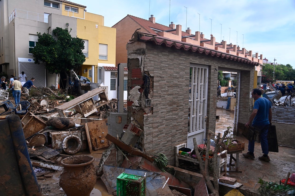 Spain floods death toll hits 205 as maps, satellite images reveal ...