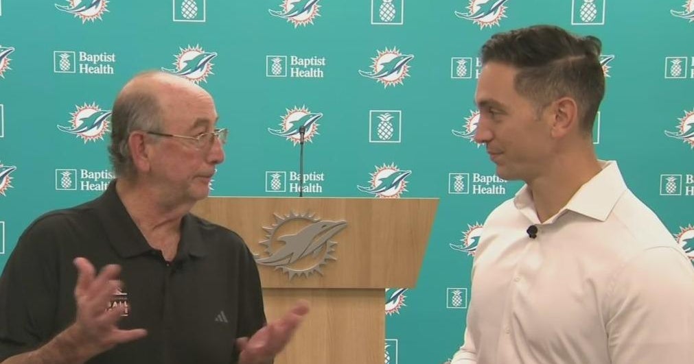 Recruiter Larry Blustein talks over Nat Moore nominees with Mike Cugno ...