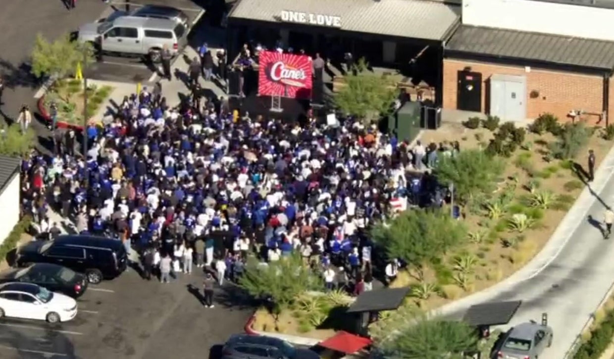 World Series champ Kiké Hernández is serving chicken at Raising Cane's ...
