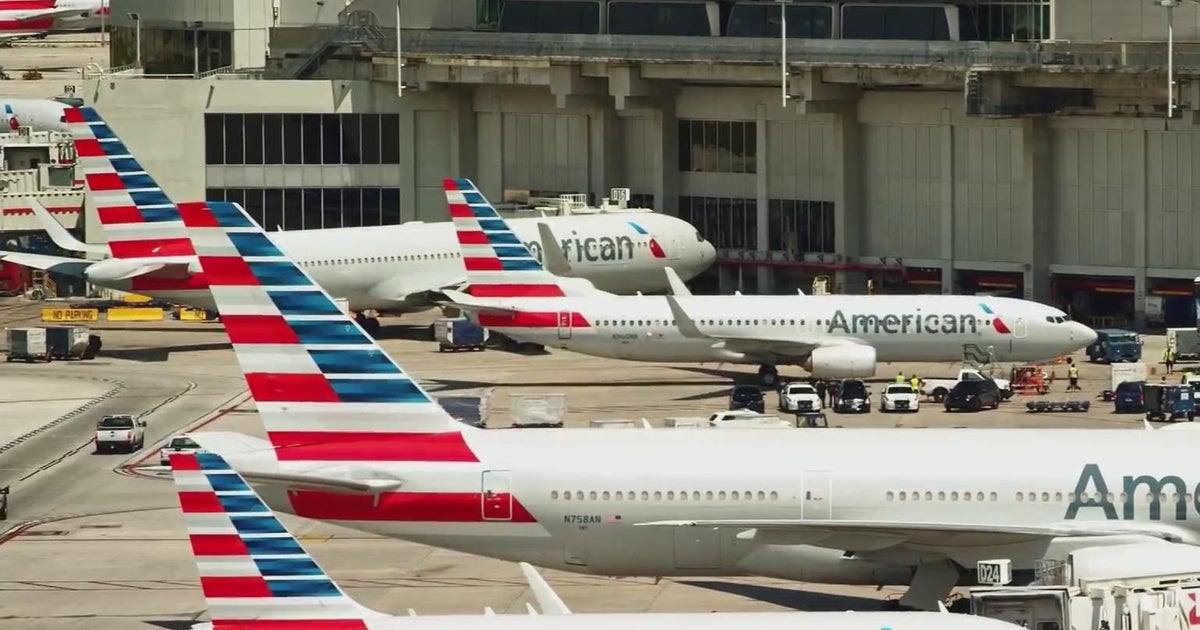 Flight attendant injured, while passengers restrain disruptive ...