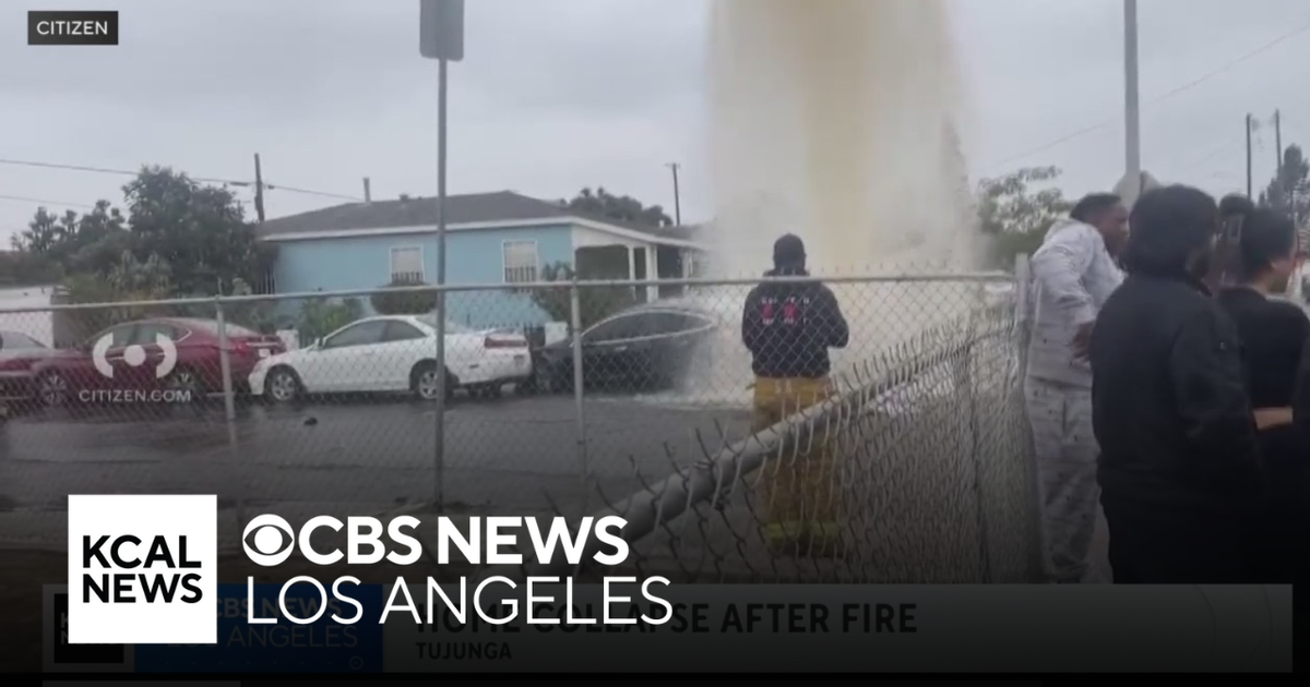 Car shears fire hydrant in Compton - CBS Los Angeles