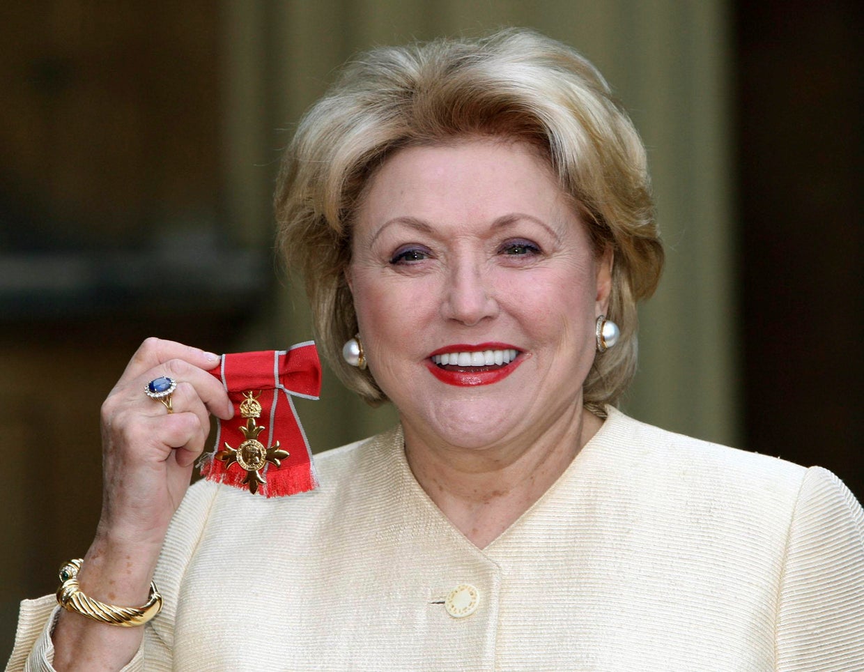 Barbara Taylor Bradford, best-selling novelist known for "A Woman of ...