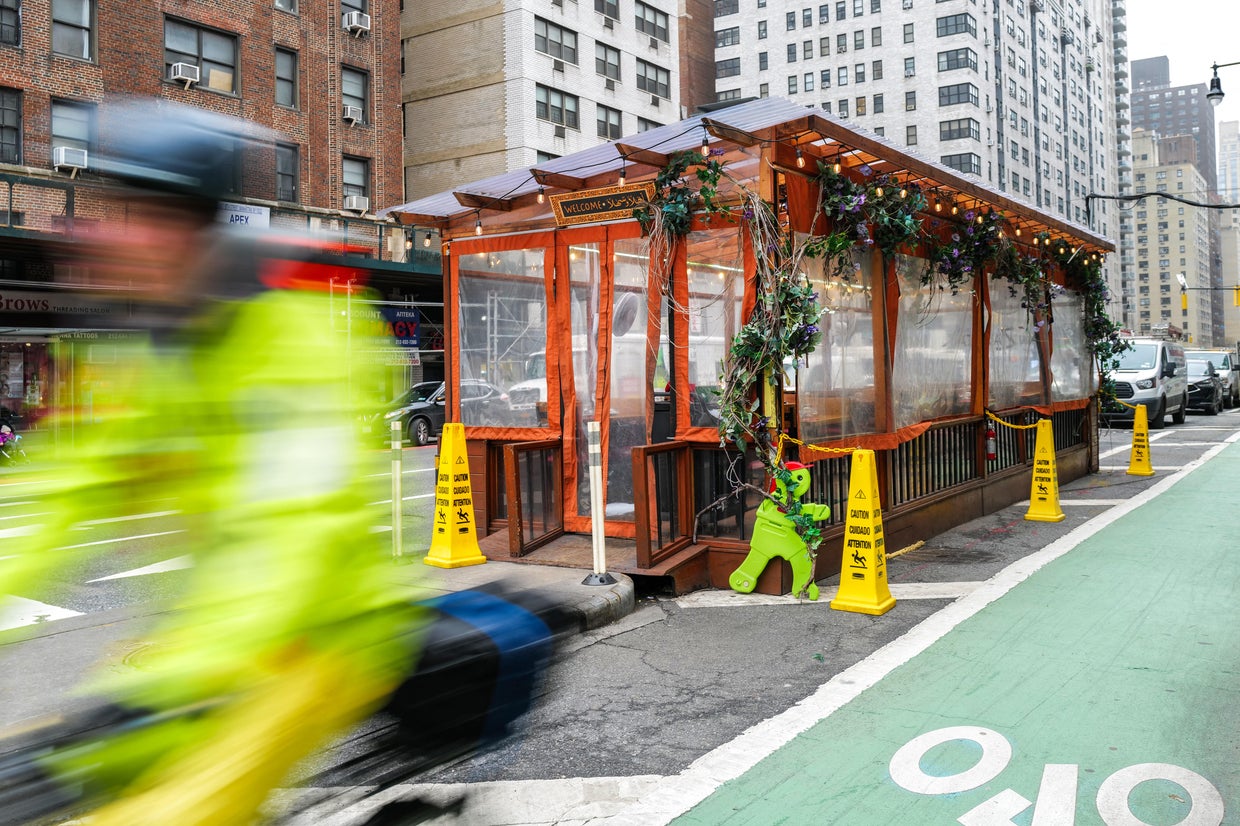 Deadline arrives for NYC restaurants to remove roadway outdoor dining ...