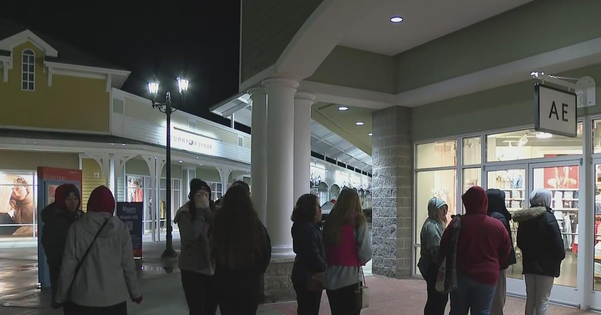 Tanger Outlets prepared for a busy day of Black Friday shopping - CBS ...