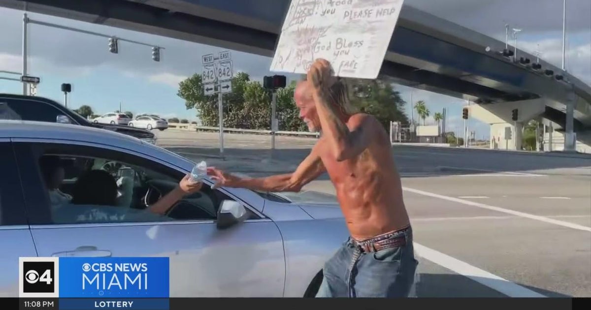 South Florida gives to those experiencing homelessness - CBS Miami