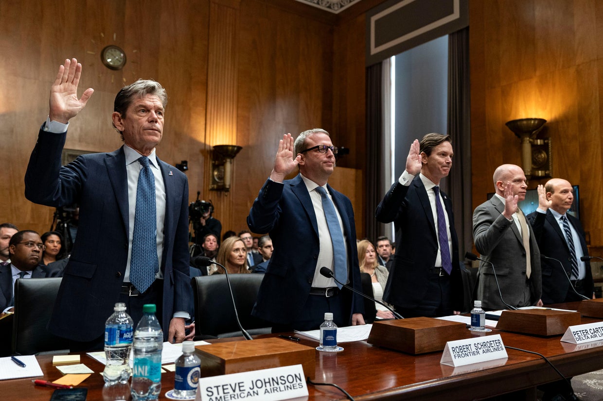 Airline executives blasted at Senate hearing over carrier fees - CBS News
