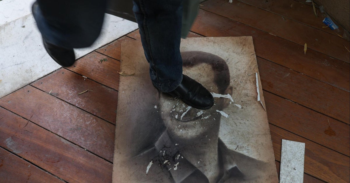 Syrians return home after HTS rebels take over, Assad flees - CBS News