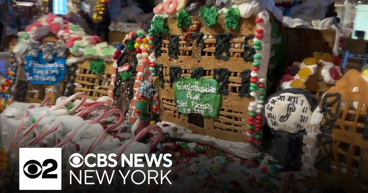 World's largest gingerbread village on display at NYC mall - CBS New York