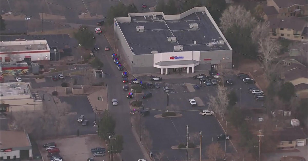Suspects in custody after shots fired at Colorado PetSmart - CBS Colorado