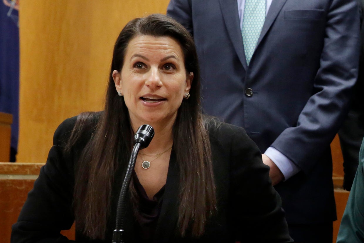 Suspect in the killing of UnitedHealthcare's CEO hires former Manhattan ...