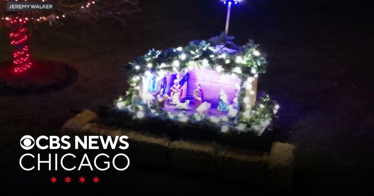 Welding students help light up Streator for the holidays - CBS Chicago