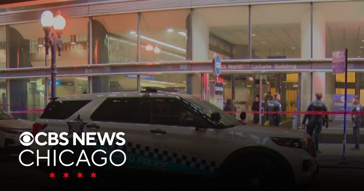 Man shot at Chicago Loop 'L' stop in broad daylight - CBS Chicago