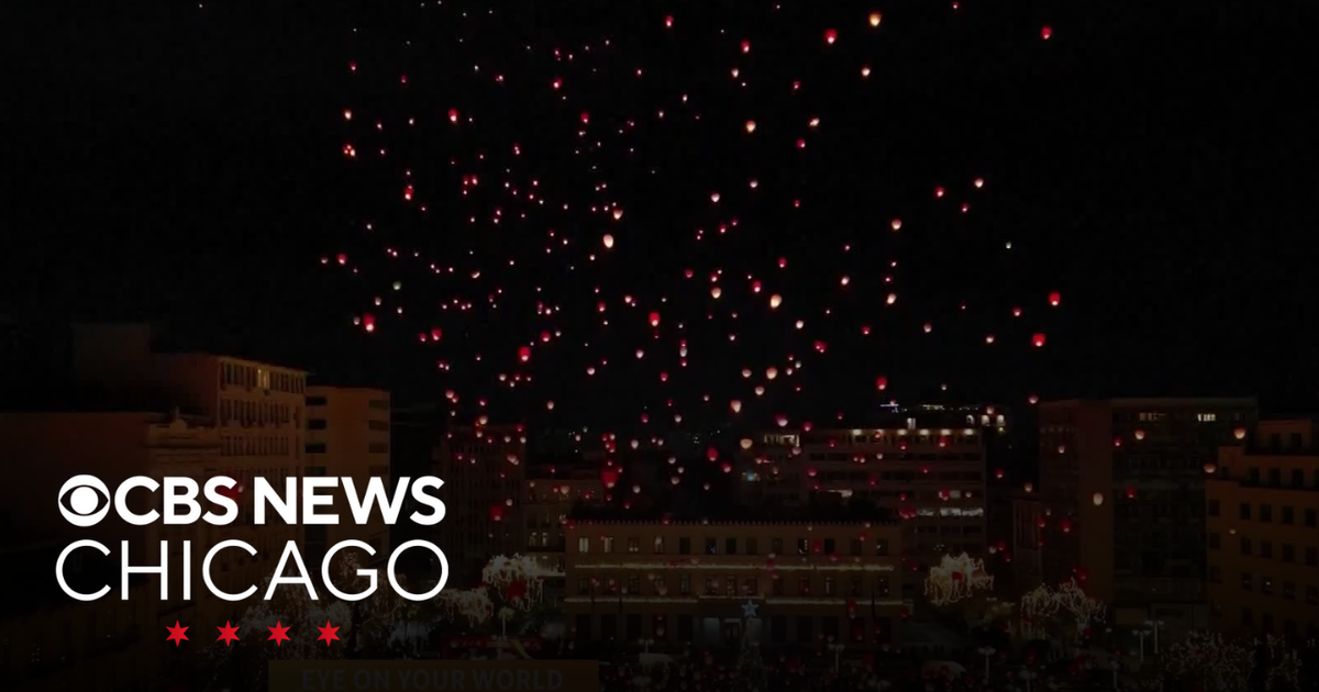 Celebrating Christmas and Hanukkah around the world - CBS Chicago