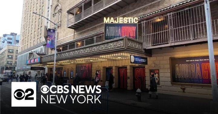 Broadway revival of "Gypsy" returns to the stage - CBS New York