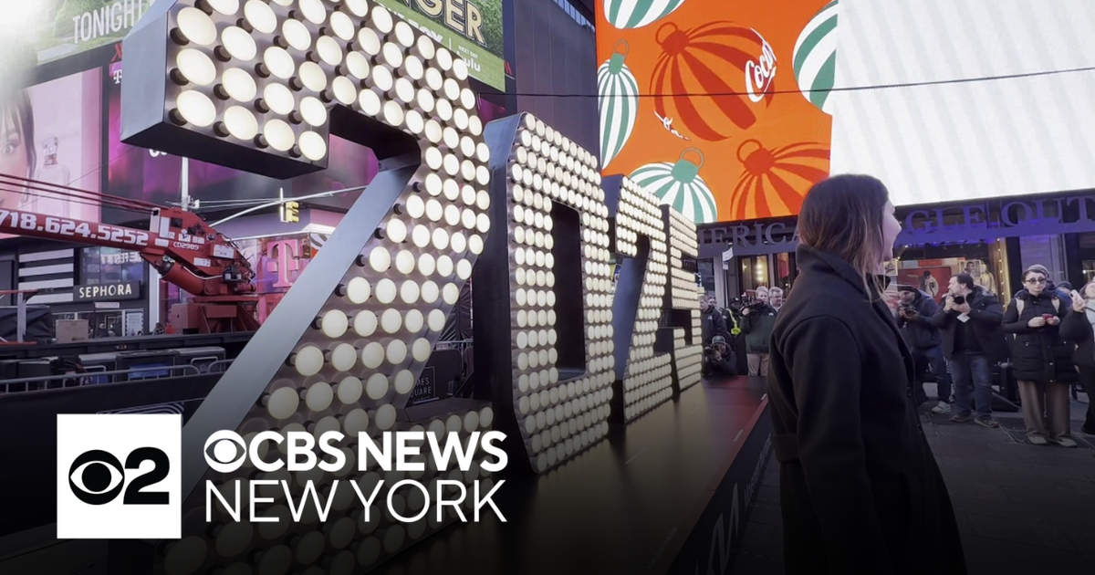 NYC getting ready to ring in the New Year in Times Square - CBS New York