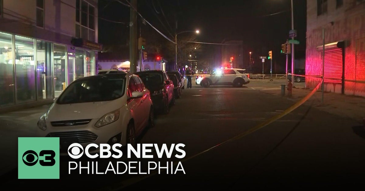 Man robbed at gunpoint in corner store returns with gun and confronts ...