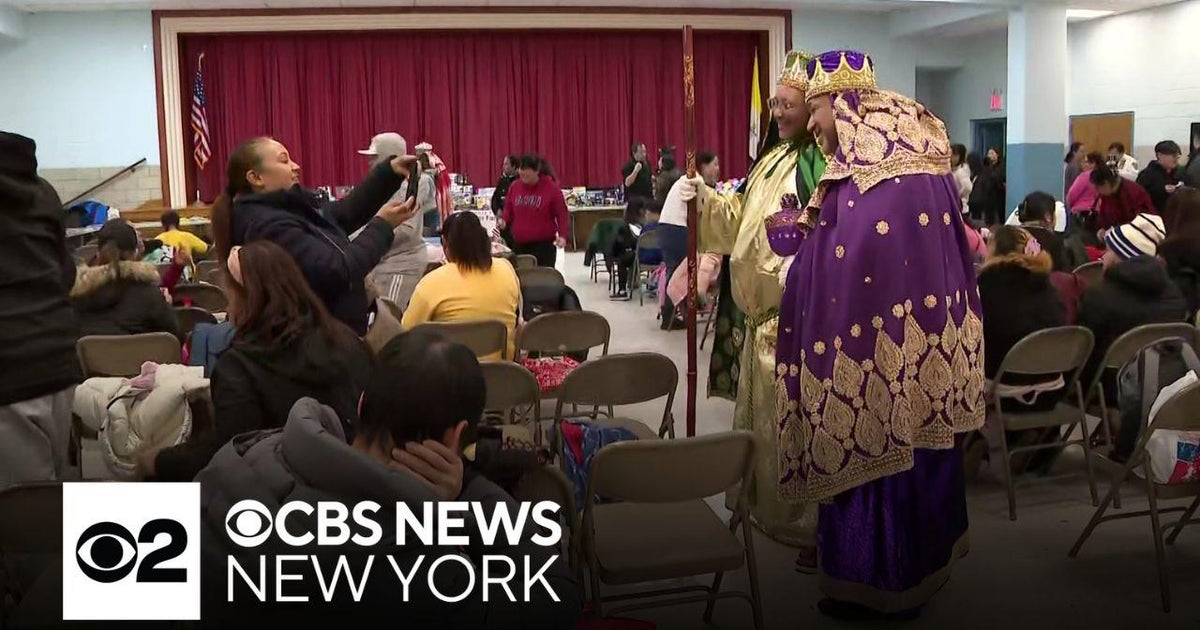 20th annual Three Kings Day celebration held in Queens - CBS New York