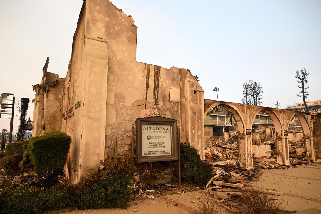 Altadena left devastated by deadly Eaton Fire: "Everything is gone ...
