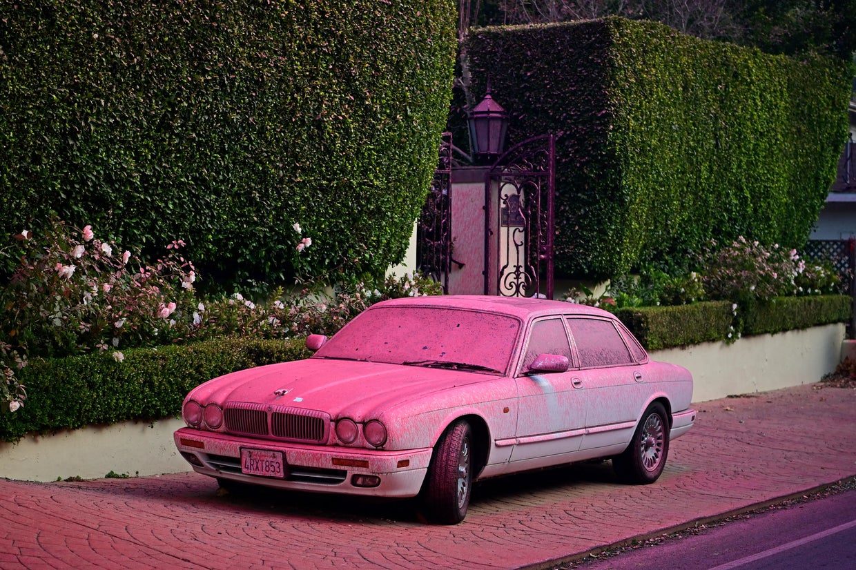 What is the pink fire retardant being dropped on L.A. wildfires? Here's ...