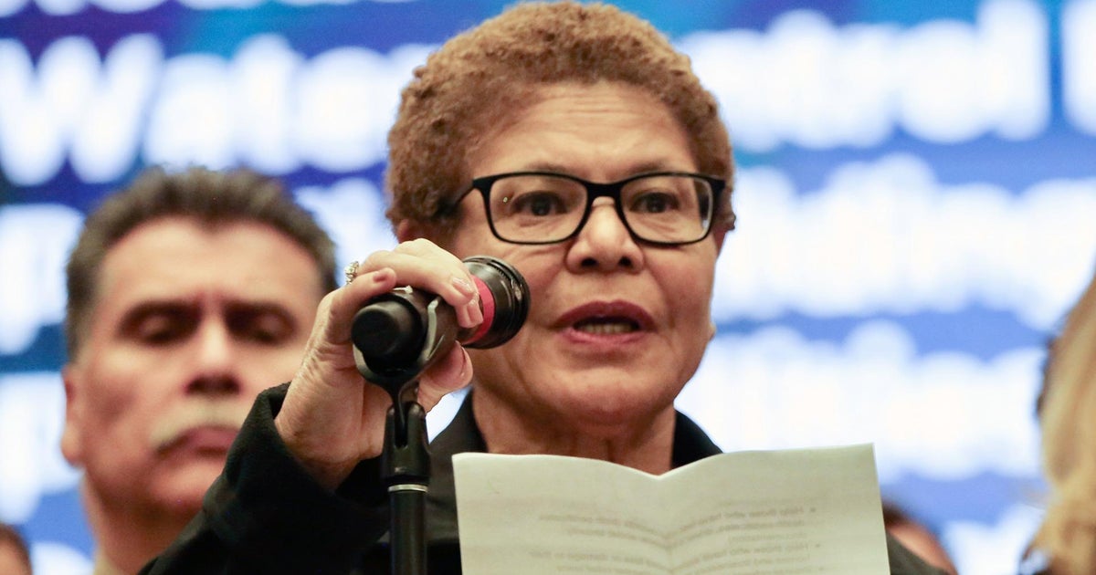 Los Angeles mayor facing growing backlash over fires - CBS News